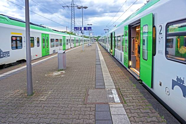 S Bahn stops in NRW A S Bahn Rhein Ruhr stop in Borbeck Süd, where two ...
