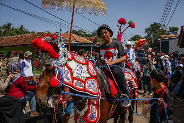 Traditional Sundanese Culture Kuda Renggong Festival In Sumedang ...