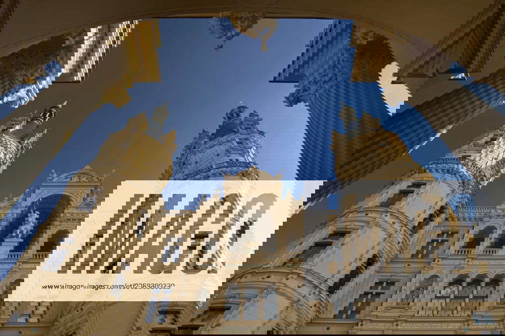 Facade with Horseman statue Fuerst Niklot, Schwerin Castle, Germany ...