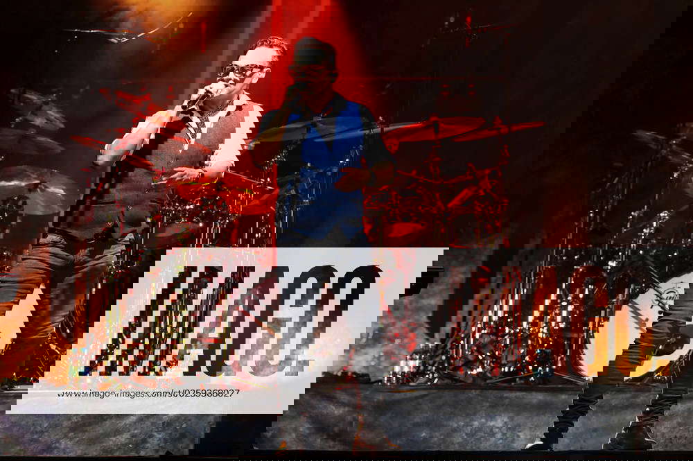 Tim Howar of Mike and the Mechanics live at a concert of the Refueled ...