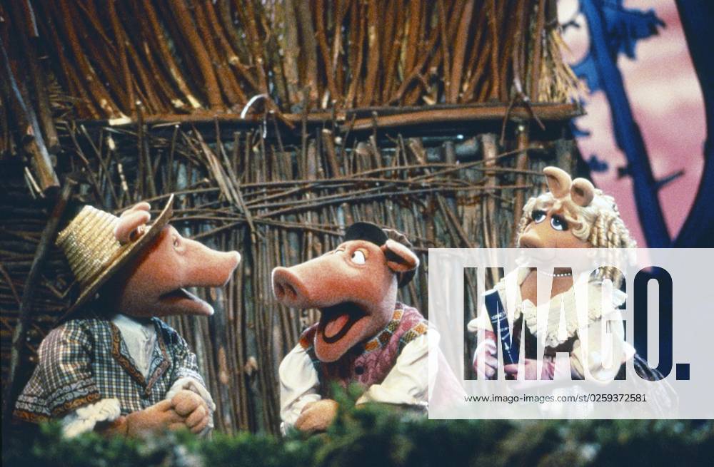 MUPPET CLASSIC THEATER, pigs, Miss Piggy, 1994. ph: Richard Cartwright ...