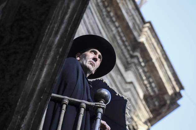 The Leopard Netflix series at the four songs in the photo: The scene of ...