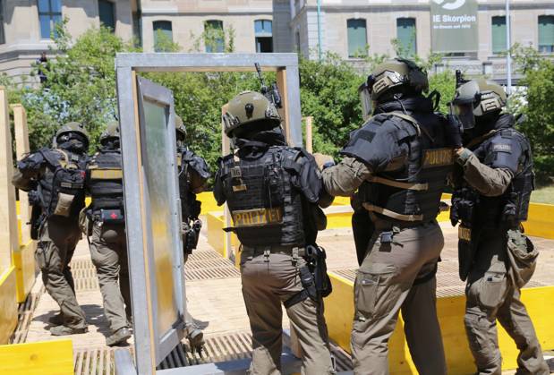 Police officers of the Intervention Unit Scorpion of the Zurich City ...