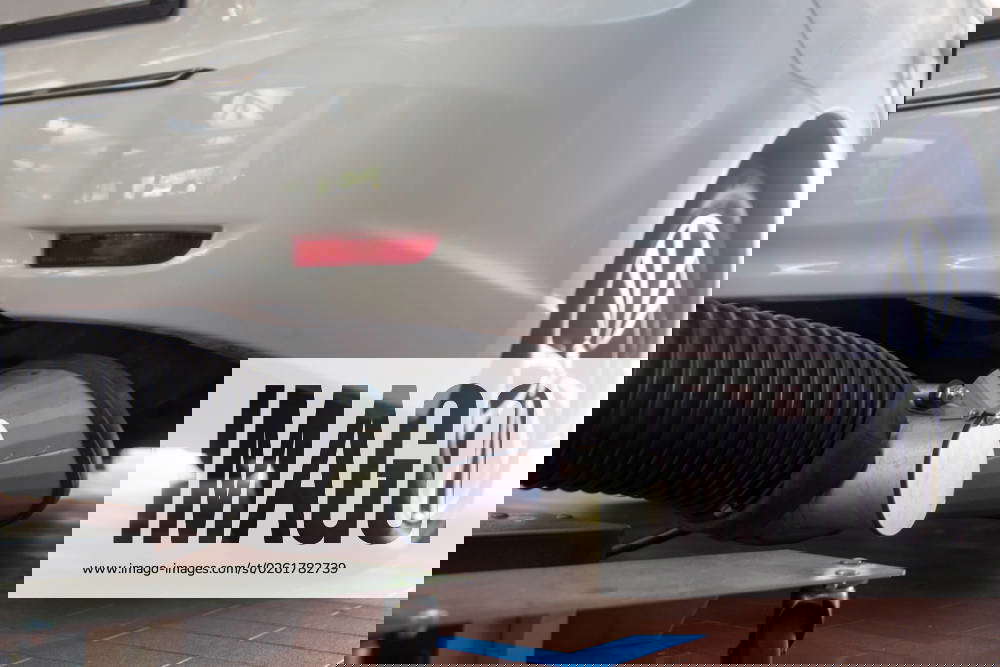 Exhaust emission test at TÜV