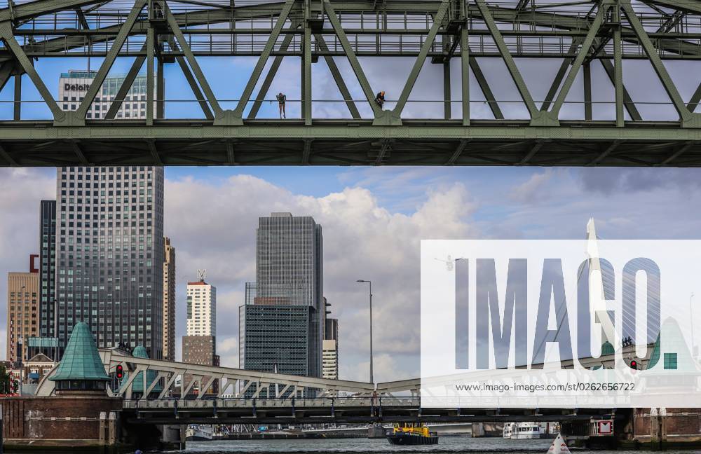ROTTERDAM - Jonathan Paredes dives from a height of 20 meters from the ...