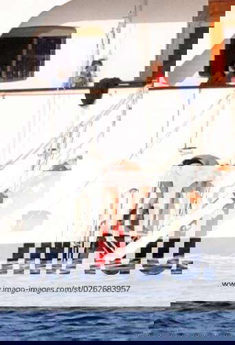 Kate Moss On Vacation With Daughter Lila In St. Tropez Newlywed British ...