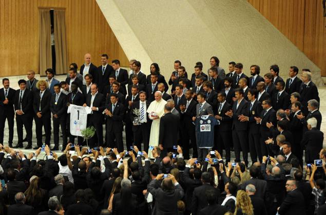 Pope Francis Receives Soccer Players - Vatican Italian soccer player ...