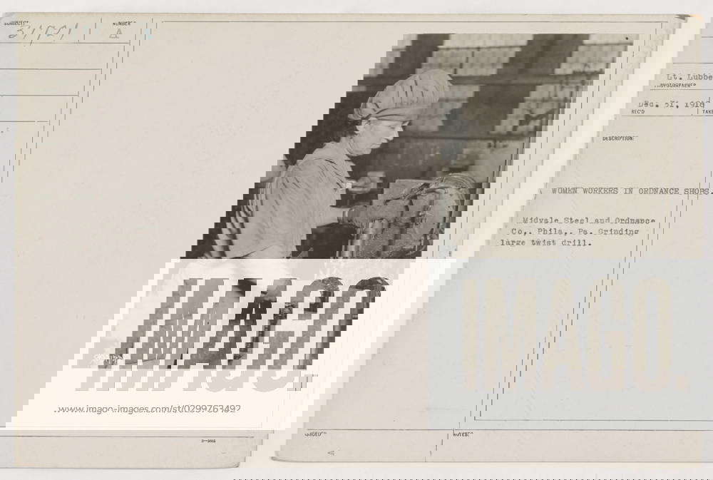 Women workers in an ordnance shop at the Midvale Steel and Ordnance Co ...