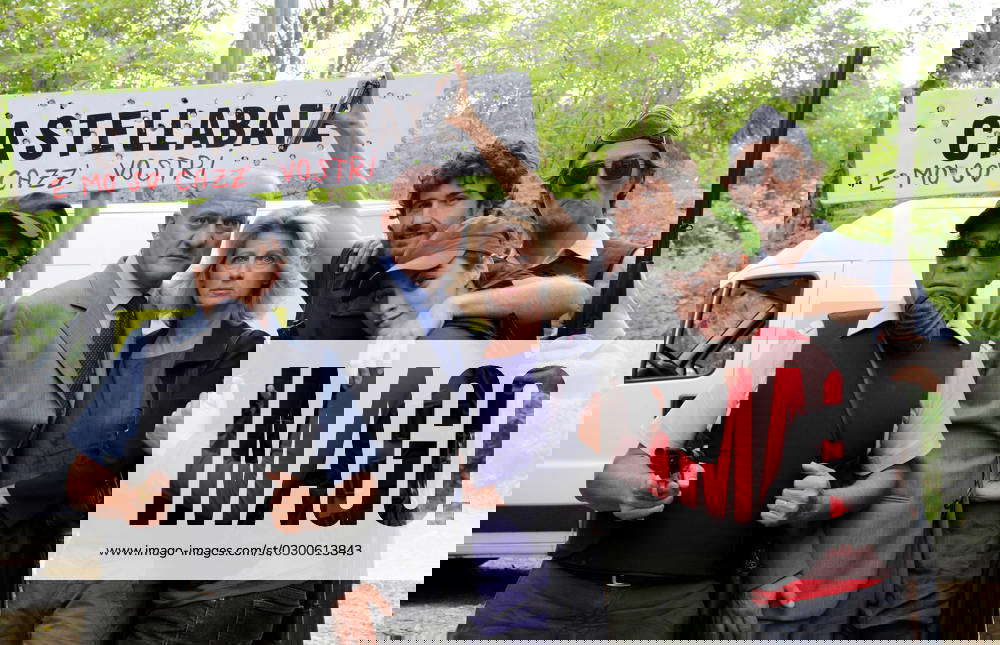 On The Set Of Benvenuti al Sud Cast members Giacomo Rizzo, Claudio Bisio, Angela Finocchiaro