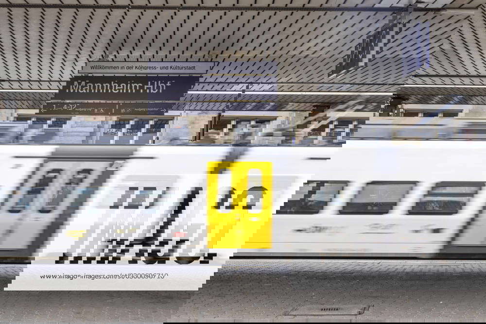 Mannheim main station with regional train 26 07 2023 Mannheim, Baden ...