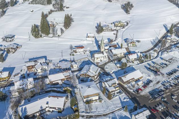 The enclave Jungholz on a beautiful winter afternoon The small family ...