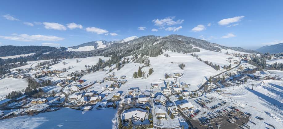 The enclave Jungholz on a beautiful winter afternoon The small family ...