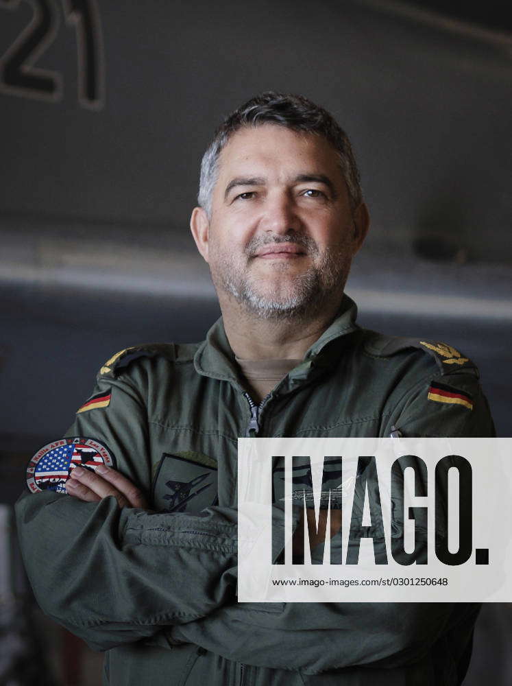 Brigadier General Frank Graefe, Head of Air Force Operations in front ...