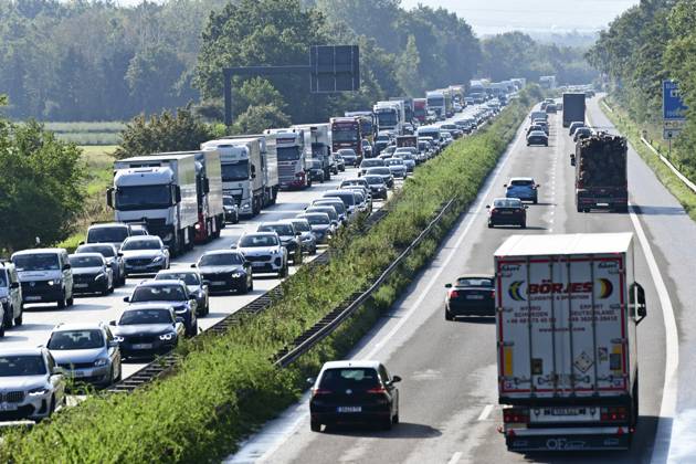 Up to 6km traffic jam on freeway A67 between Darmstadt and Mönchhof ...