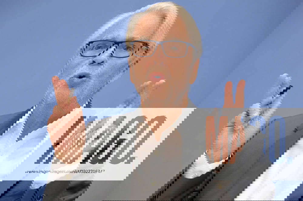 Manfred Stegger at the Federal Press Conference Results of a survey on ...