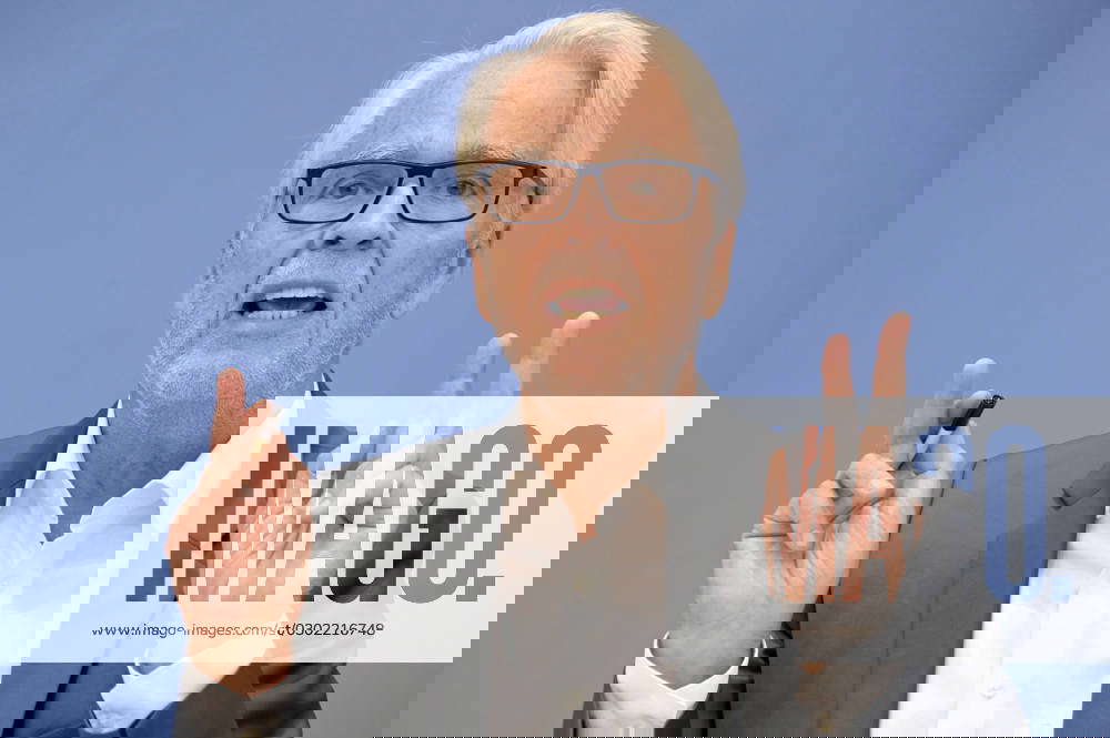 Manfred Stegger at the Federal Press Conference Results of a survey on ...