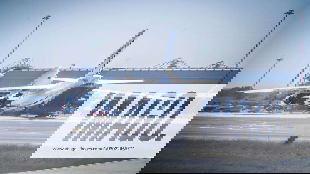 Ukrainian Antonov 124, Rome airport, close up of Antonov 124, Ukraine ...