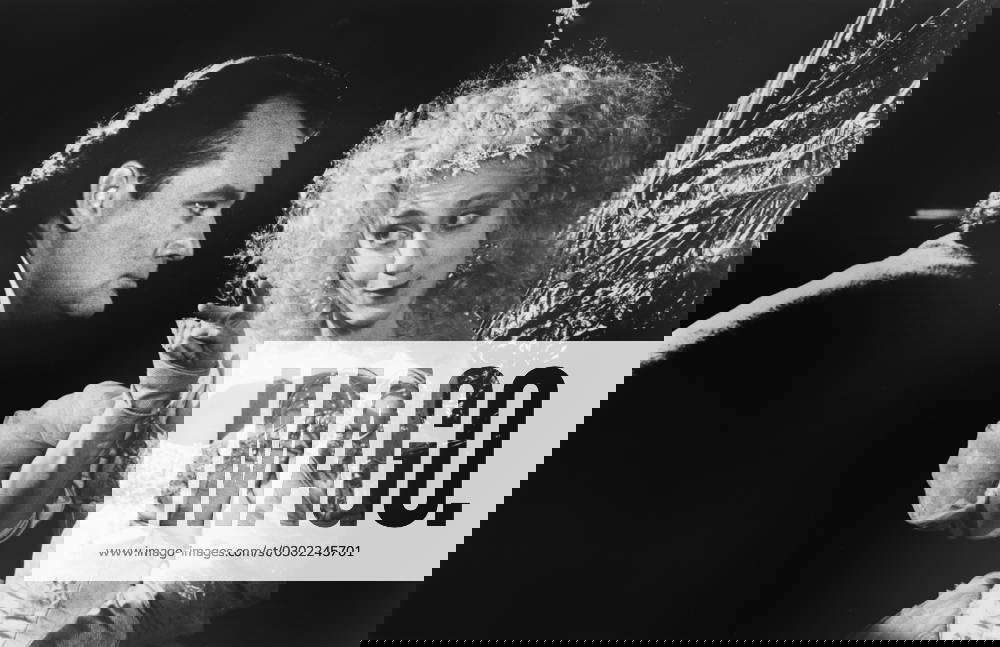 Bill Murray, Carol Kane, on-set of the Film, Scrooged, Paramount Pictures