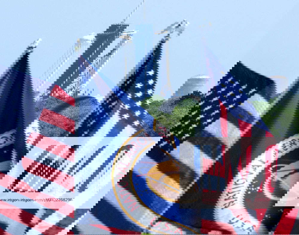 Framed by American and NASA Flags, a SpaceX Falcon 9 rocket with Crew-7 ...