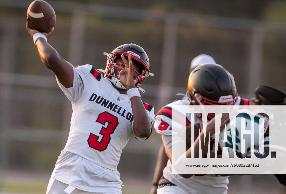 Syndication: Ocala StarBanner Dunnellon quarterback Dylan Curry makes a ...