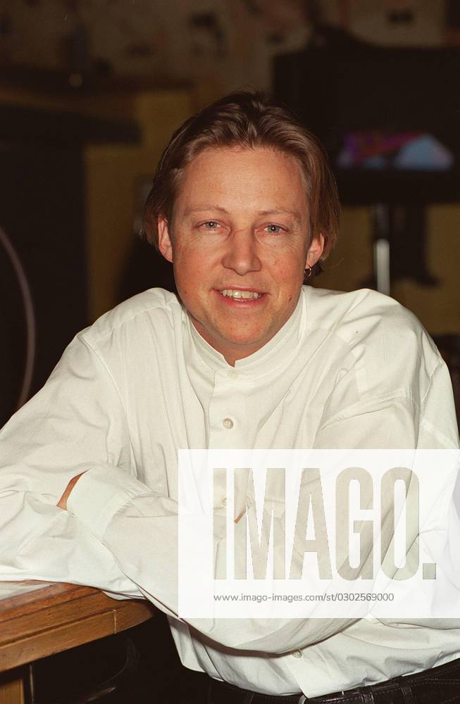 SIMON MAYO British Radio and TV Presenter (Presenter of the BBC-1 ...