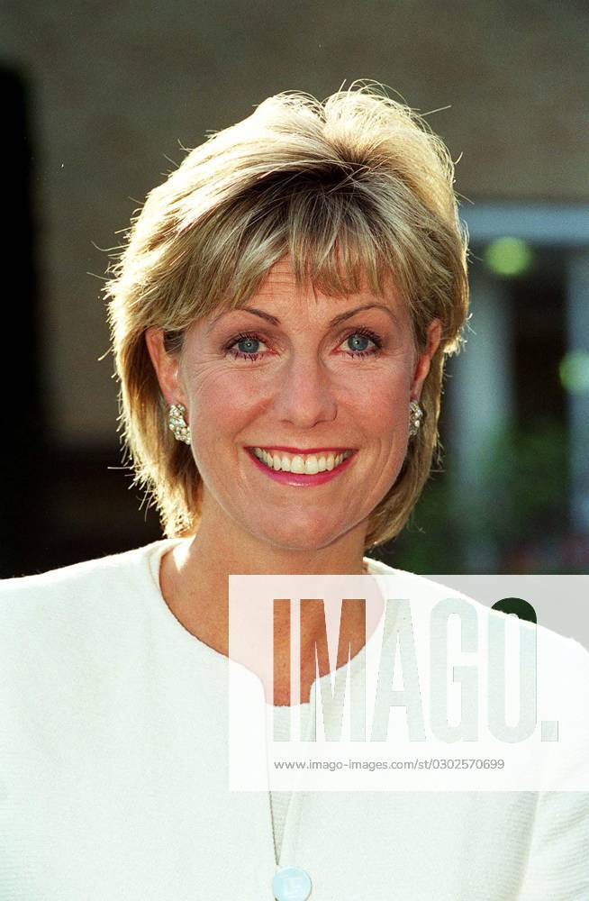 Jill Dando British Tv Presenter Launching A Classic Car Cavalcade To Celebrate The 30th Anniversary