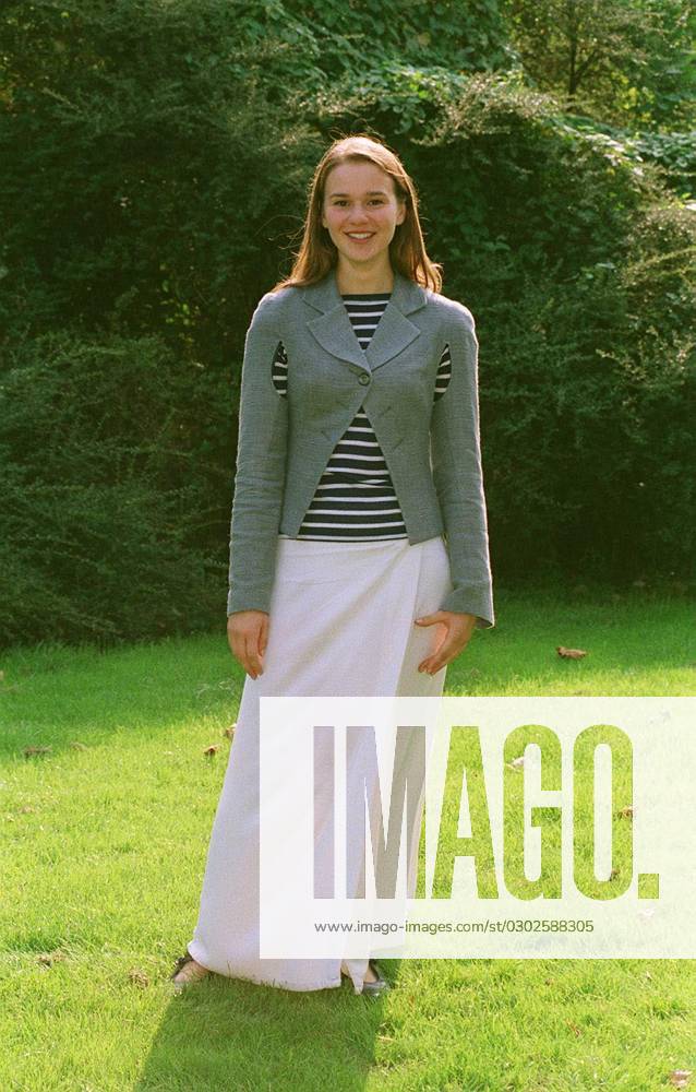 EMMA ROBERTS British Actress. (Stars in the Granada TV drama serial ...