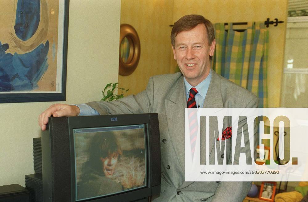 BRIAN WOODHAM General Manager, Europe IBM Consumer Division (Launching ...