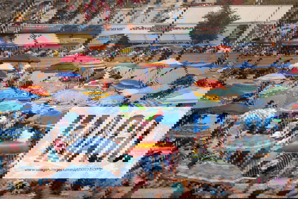 Unofficial end of summer in New York Beachgoers flock to Coney Island ...