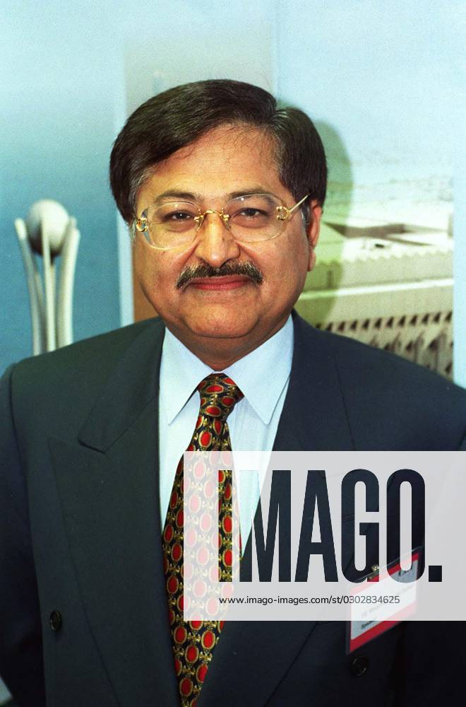 H.E. MAQBOOL BIN ALI SULTAN Omani Minister of Commerce Chairman, Oman ...