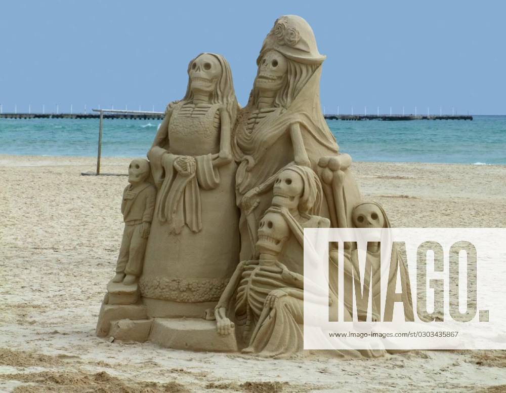 Sand sculpture, mexican skeleton sculptures made of sand at the Playa ...