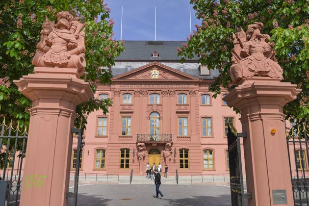 Rhineland-Palatinate State Parliament, Platz der Mainzer Republik ...