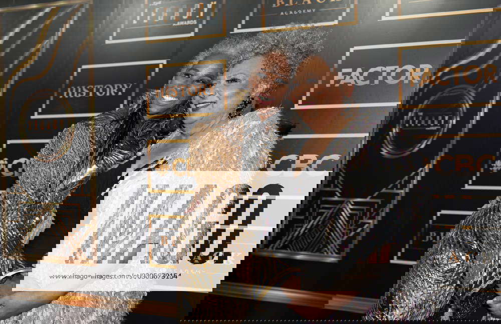 Toronto, Ont, CANADA: Shakura S Aida and Jackie Richardson, pose for a ...