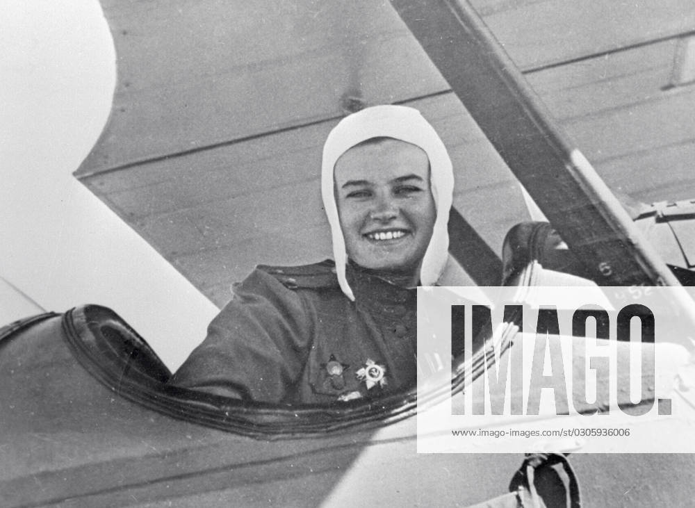 WWII PILOT WOMAN PLANE 1440 01.09.1944 Hero of the Soviet Union, pilot ...