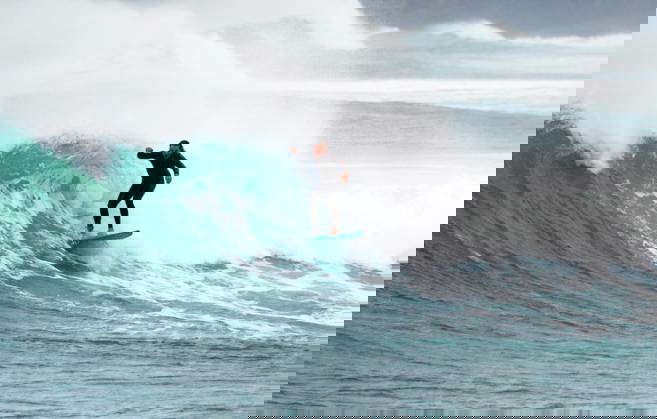 Surfing in Newquay, Cornwall Surfers enjoy perfect conditions at ...