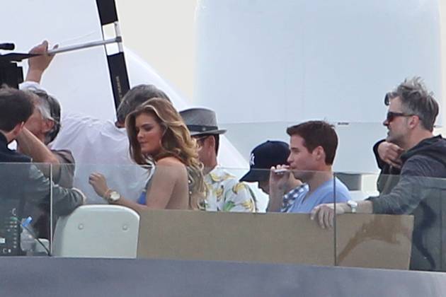 Nina Agdal films a bikini hot tub scene for Entourage with co-stars ...