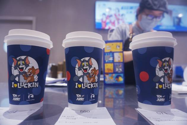 Luckin And Tom and Jerry Jointly Mascarpone Latte Coffee A staff member ...