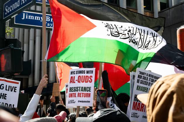 Pro Hamas Rally in New York City - 09 Oct 2023 Protesters hold signs in ...