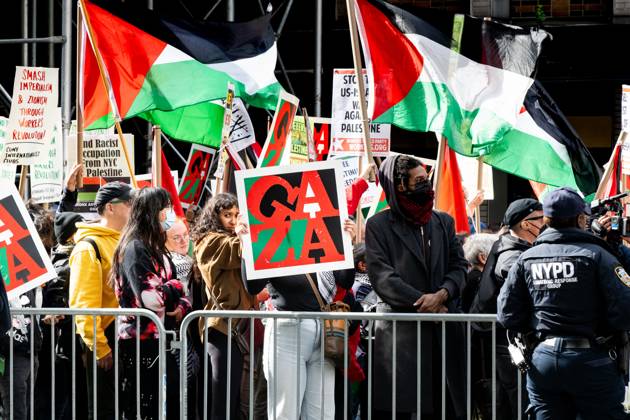 Pro Hamas Rally in New York City - 09 Oct 2023 Protesters hold signs in ...