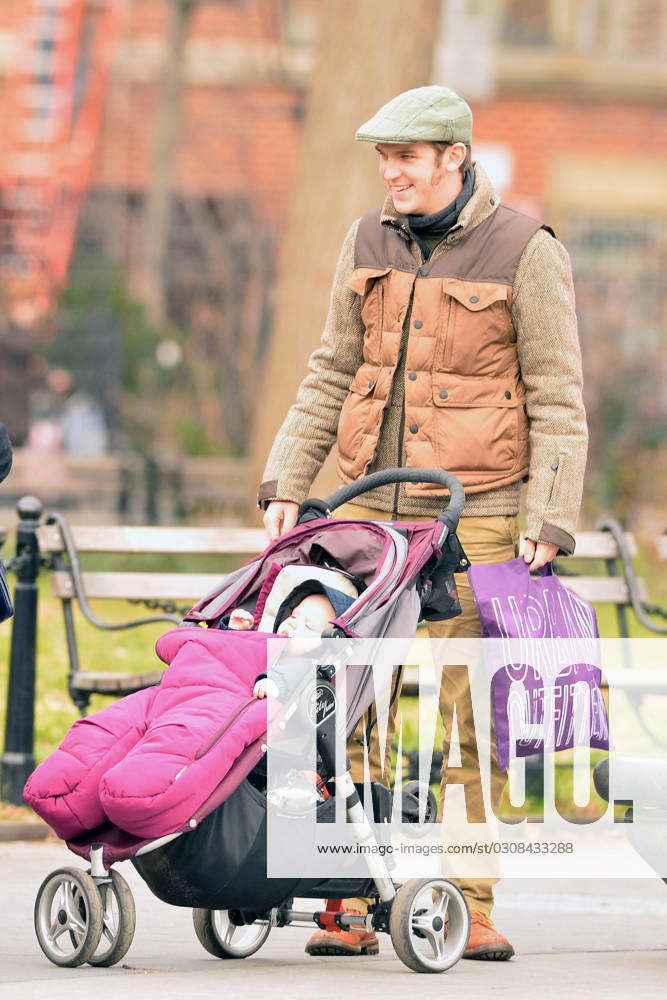 **EXCLUSIVE** Downton Abbey star Dan Stevens enjoys a family day out ...