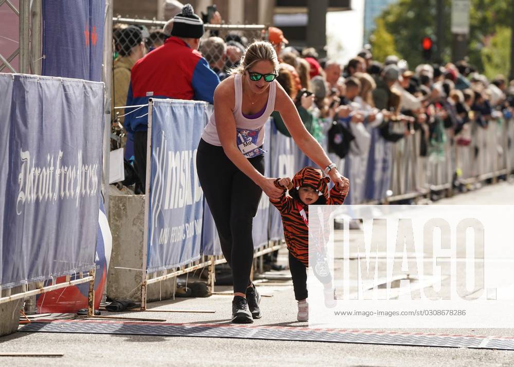 Syndication: Detroit Free Press Morgan Busam of Cincinnati, OH runs ...