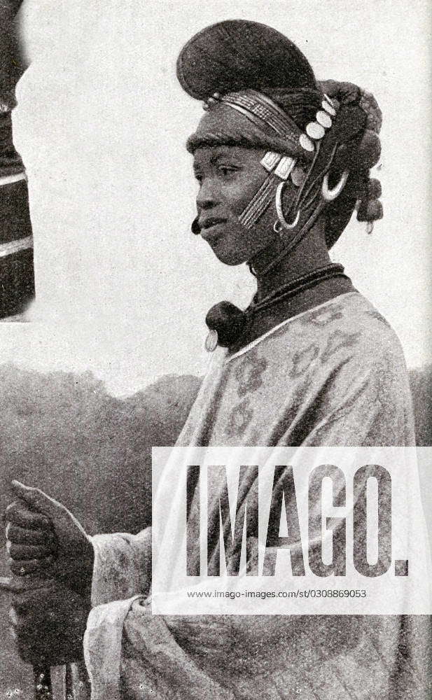 Fula tribeswoman in headdress, French Sudan, West Africa Fula (Fulah ...