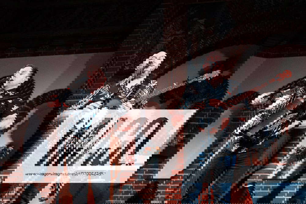 Darren Holden, Finbarr Clancy, concert The High Kings at Passionskirche ...