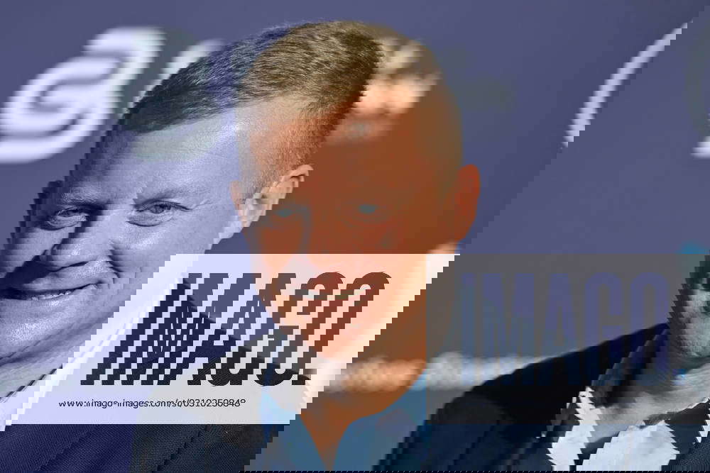 Marc BATOR presenter , single image,cropped single image,portrait ...