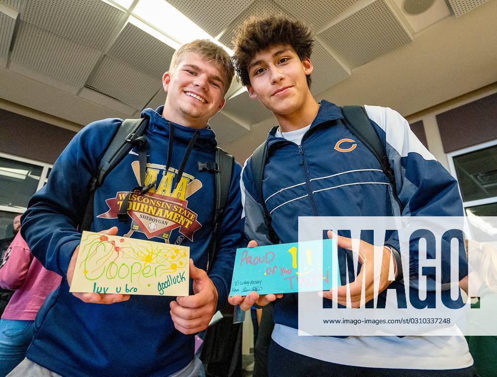 Syndication: Journal Sentinel Alex Ames (left) , a physical therapy ...