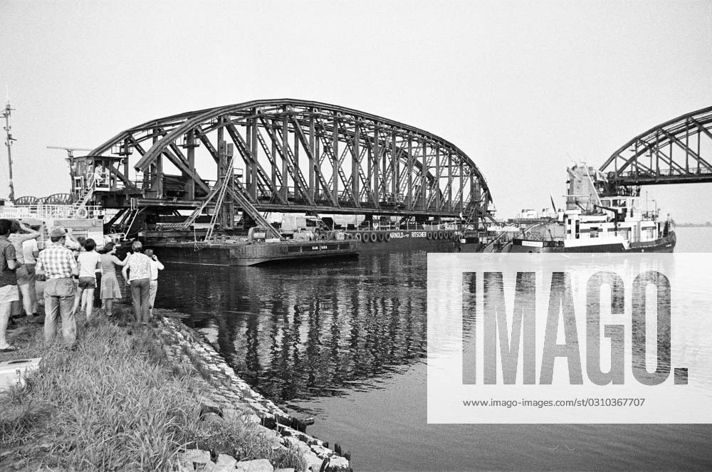 Archive photo from July 1978 of the Dömitzer railroad bridge The almost ...