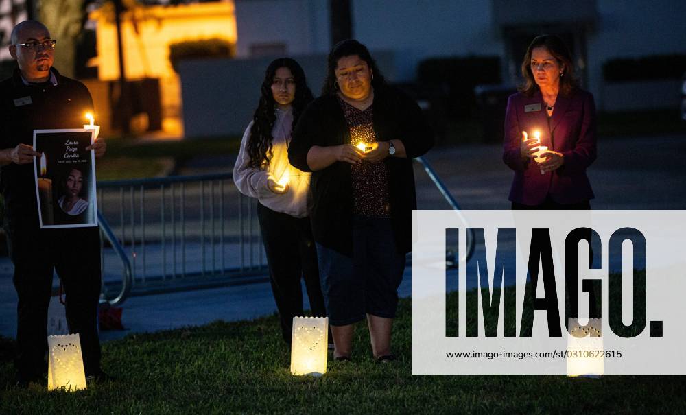 Syndication The News Press A Candlelight Vigil Was Held For Laura