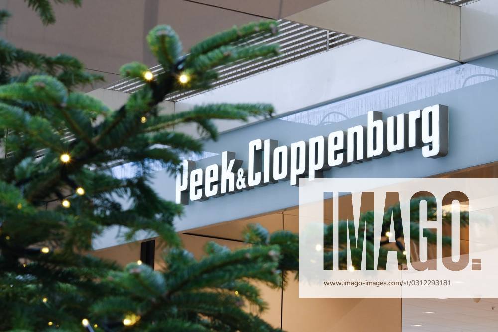 Düsseldorf 03 11 2023 Peek Cloppenburg P C PundC fashion store branch ...