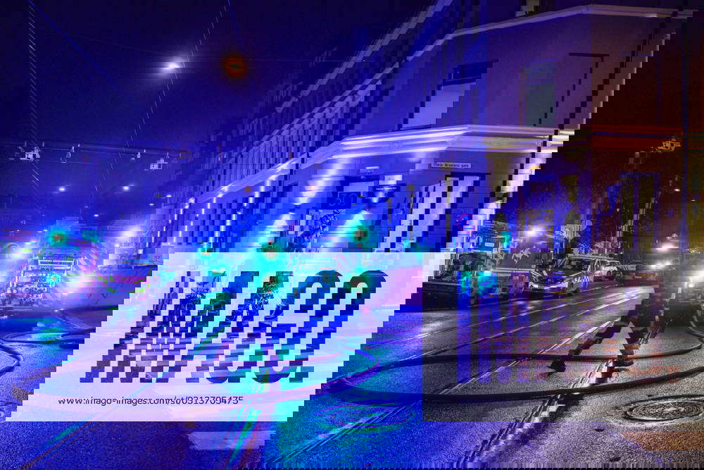 Brann i leilighet Oslo 20231110. Mannskaper fra brann- og redningsetaten ved stedet der det brant i