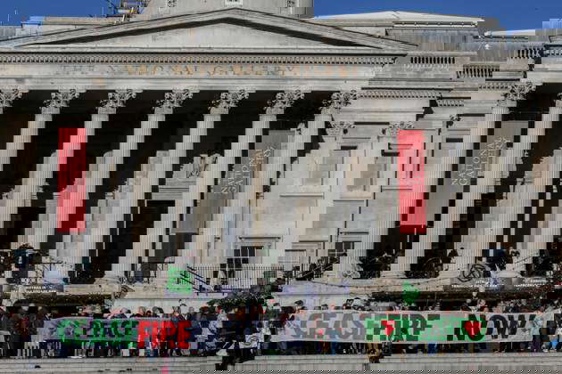 XR Families Shoe Protest Calls For Ceasefire in London, UK - 11 Nov ...